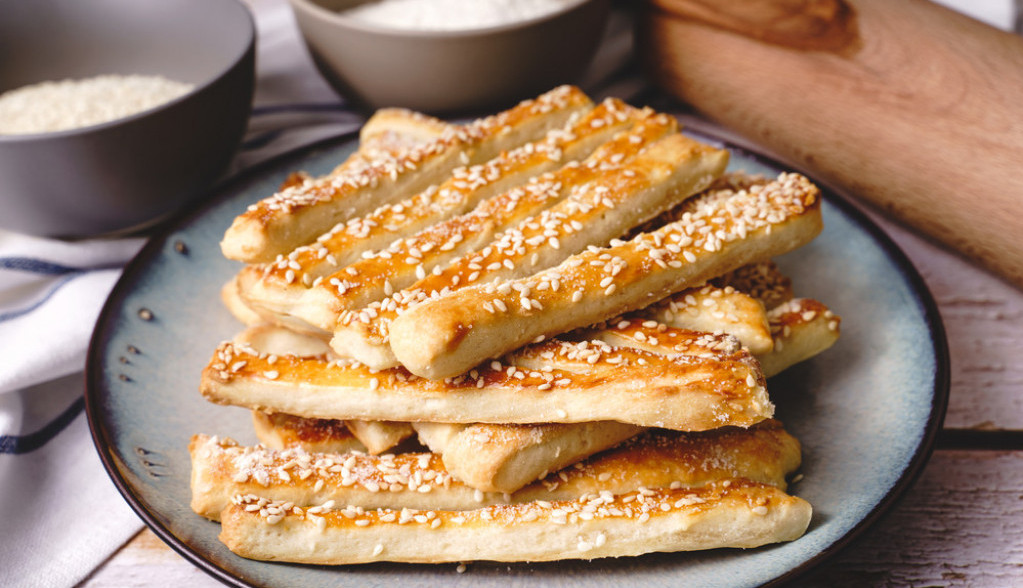 HRSKAVI SUSAM ŠTAPIĆI SE SMAŽU U TRENU Brza užina koju niko ne odbija | Trpeza